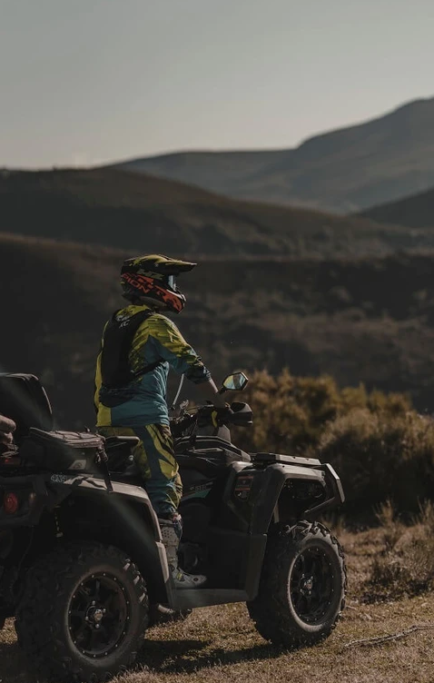 Quad ODES 850 MAX XT en Noir: Puissance Supérieure, Confort et Style ...